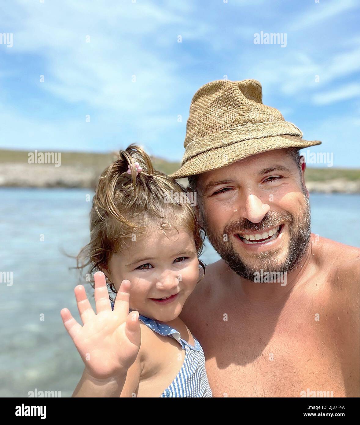 Father daughter looking camera hi-res stock photography and images - Alamy