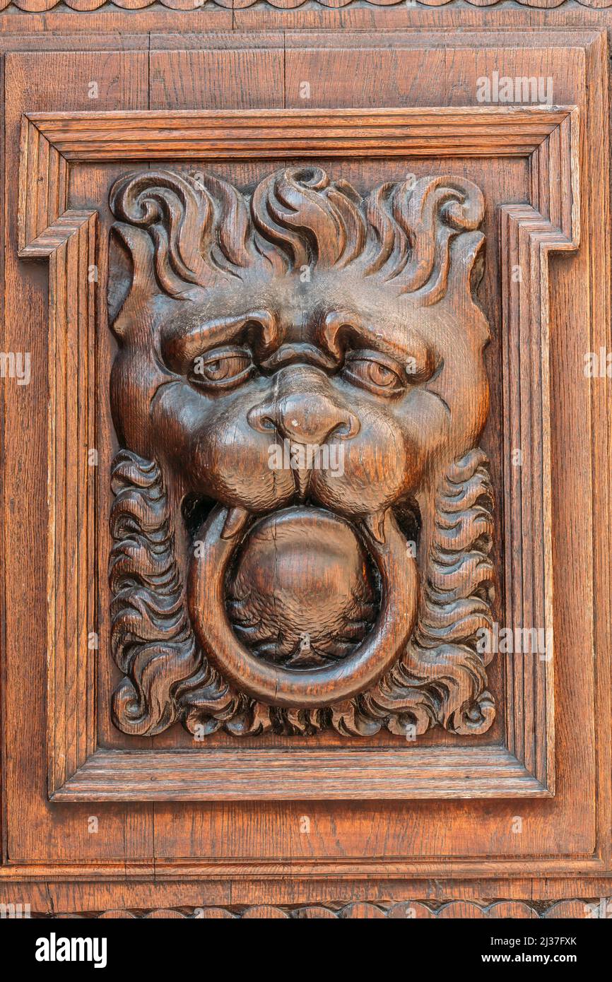 Lion head carving hi-res stock photography and images - Alamy