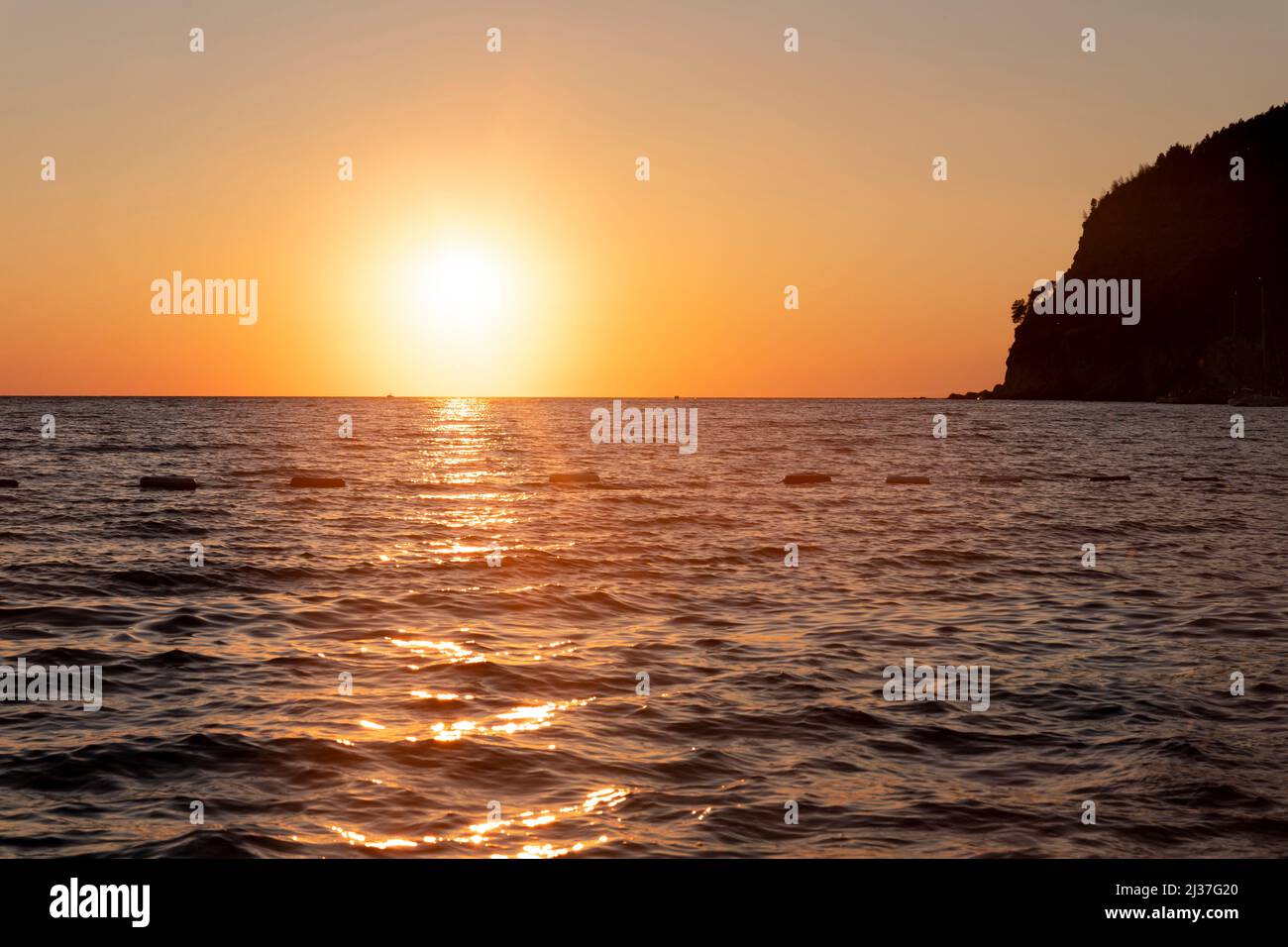 Golden sun horizon hi-res stock photography and images - Alamy