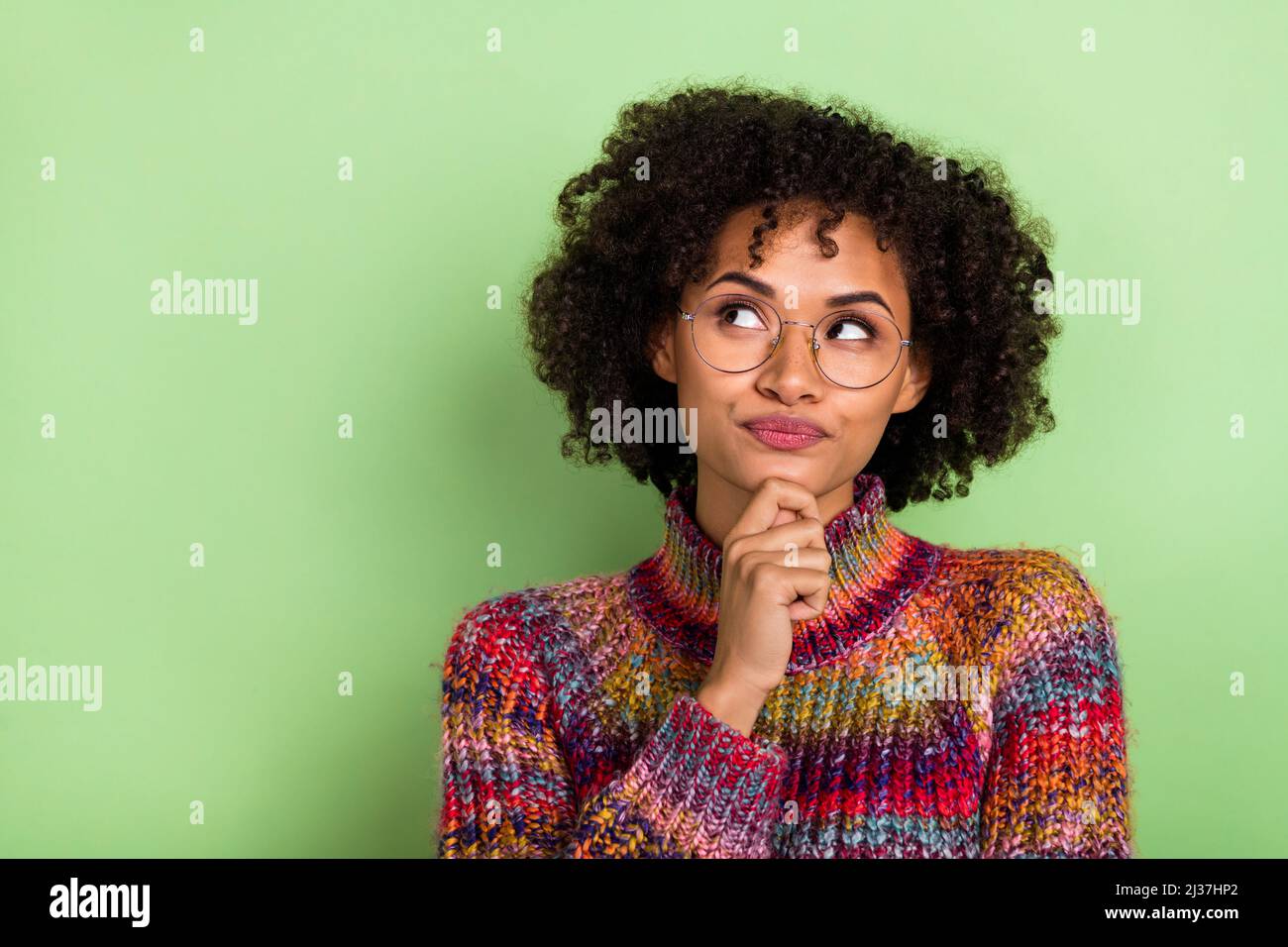 Photo of minded focused person arm chin look interested empty space ...