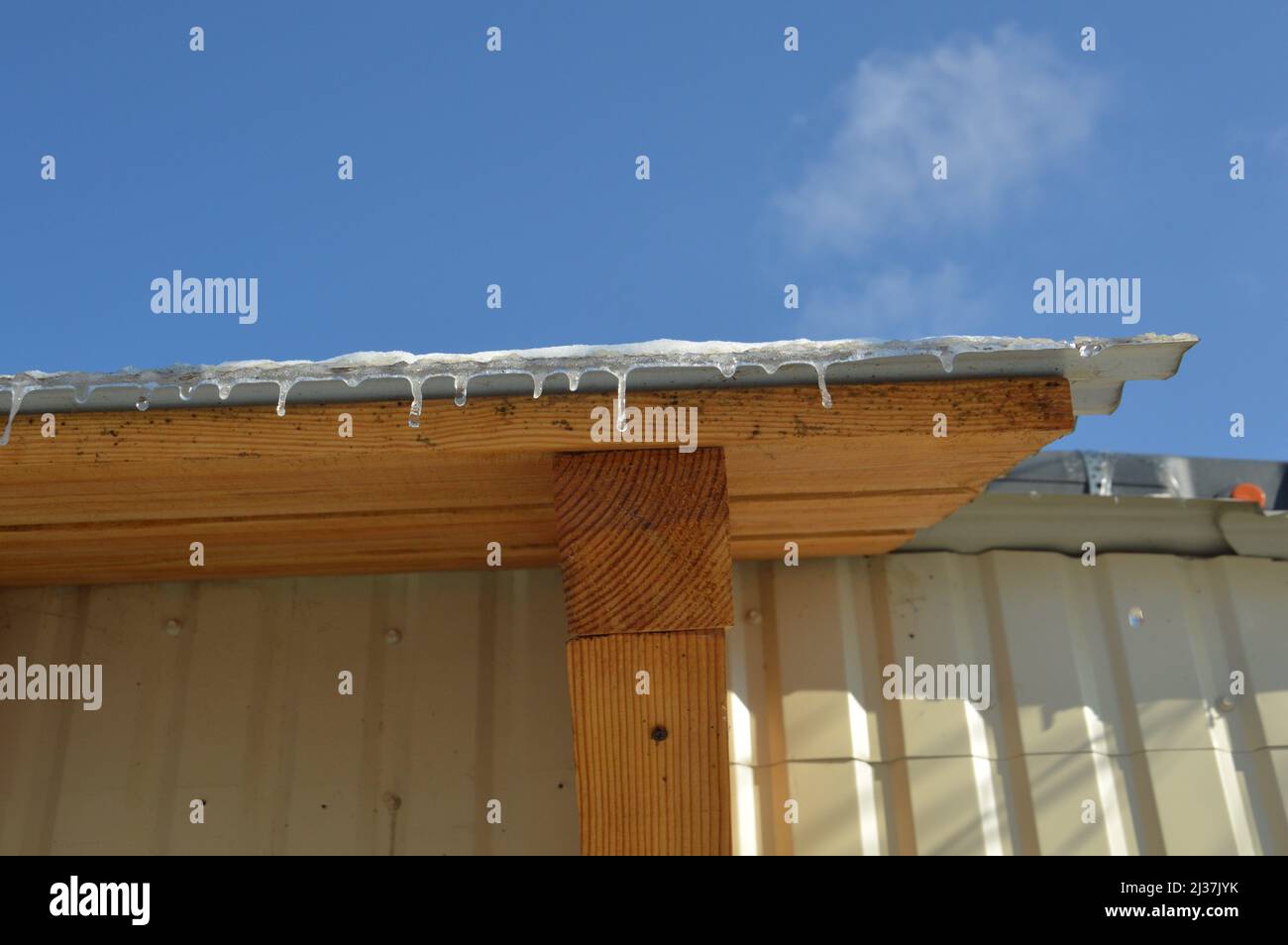 House roof made metal house hi-res stock photography and images - Alamy