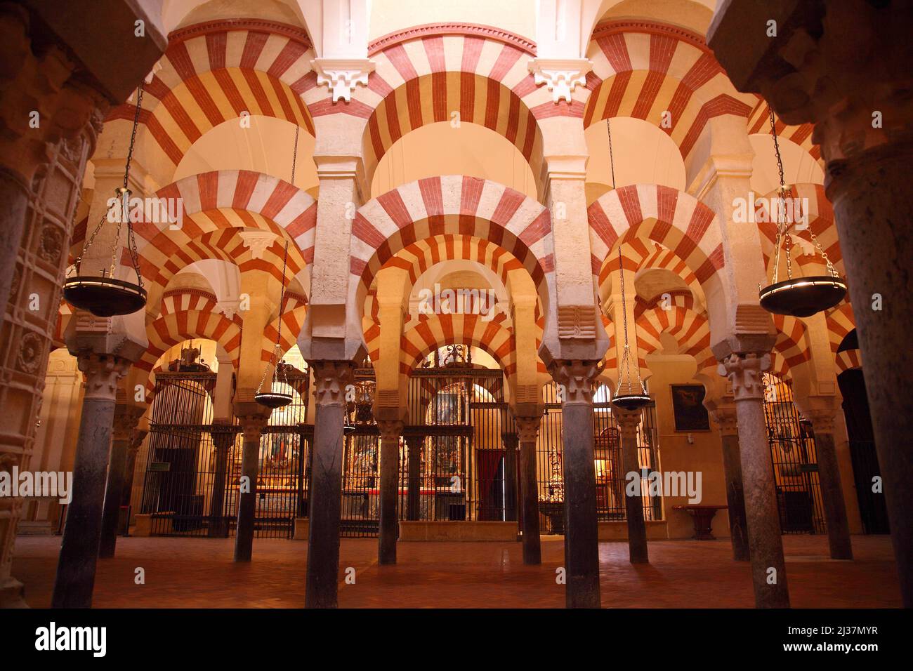 Hypostyle hall cordoba hi-res stock photography and images - Alamy