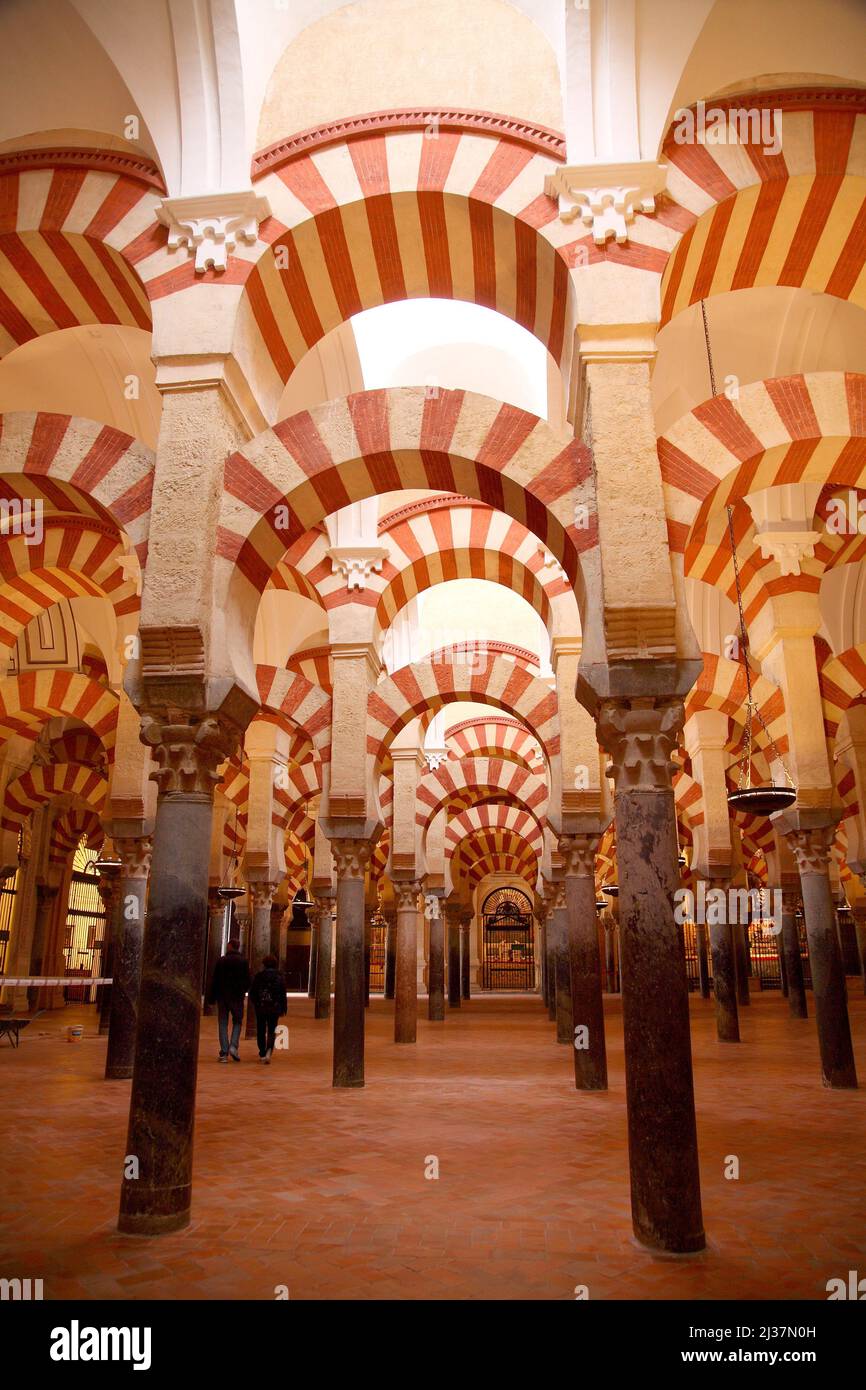 Hypostyle hall cordoba hi-res stock photography and images - Alamy