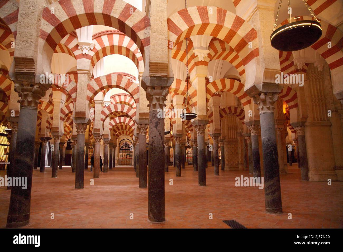 Hypostyle hall cordoba hi-res stock photography and images - Alamy