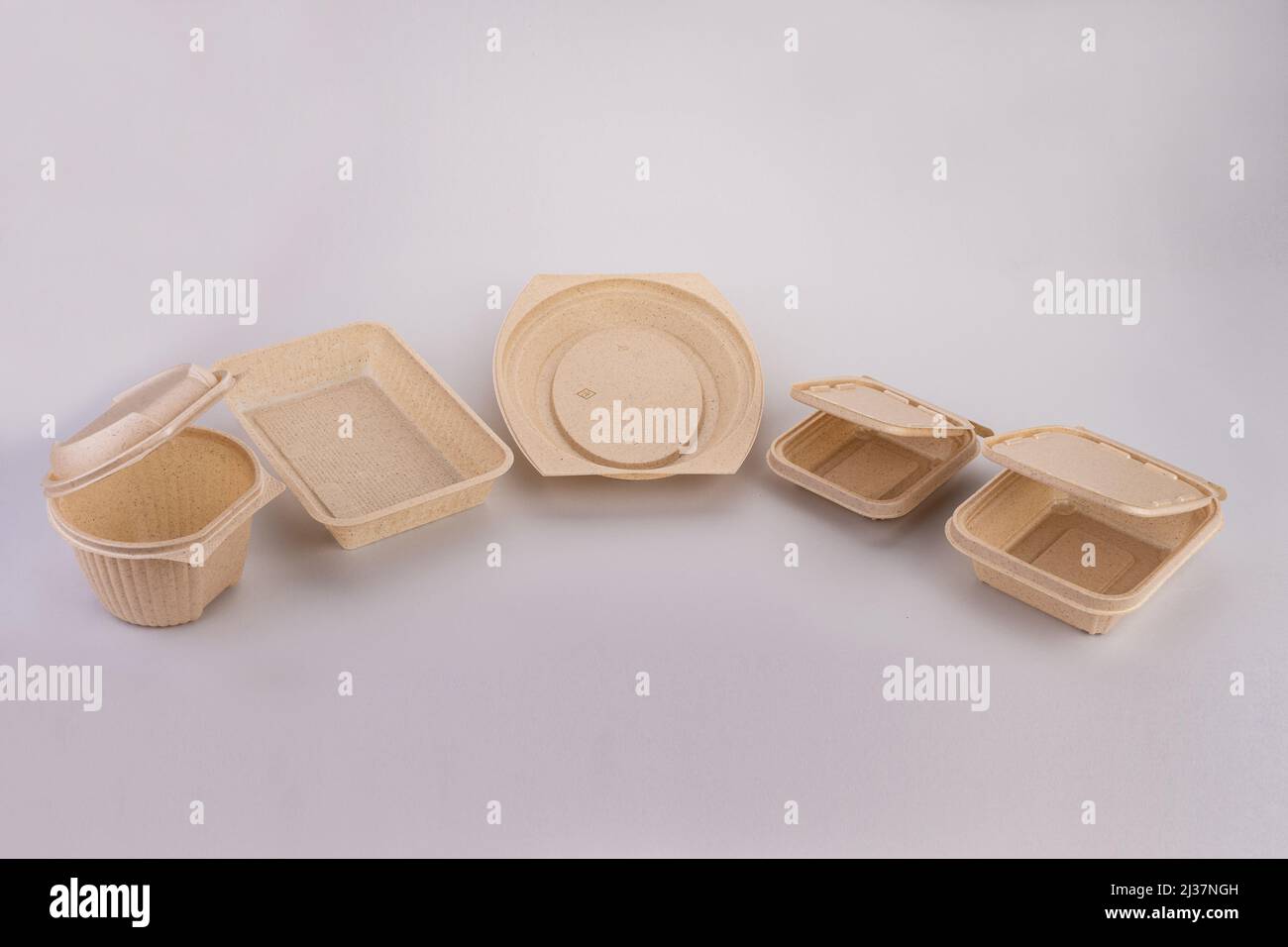 Cartoon brown boxes & plates for food & Salad with different sizes ...