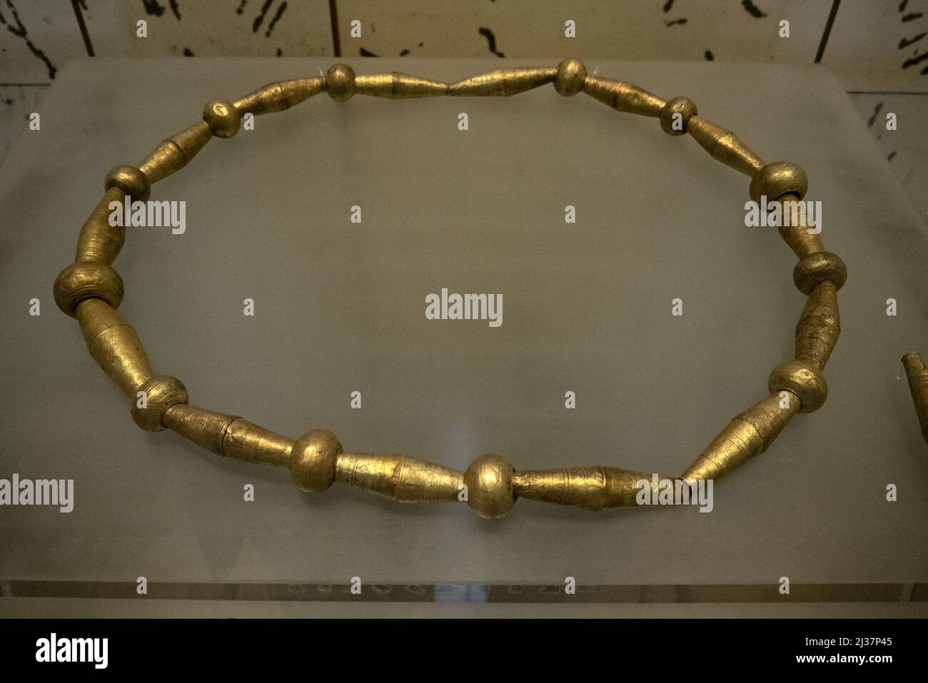 Etruscan gold jewellery hi-res stock photography and images - Alamy