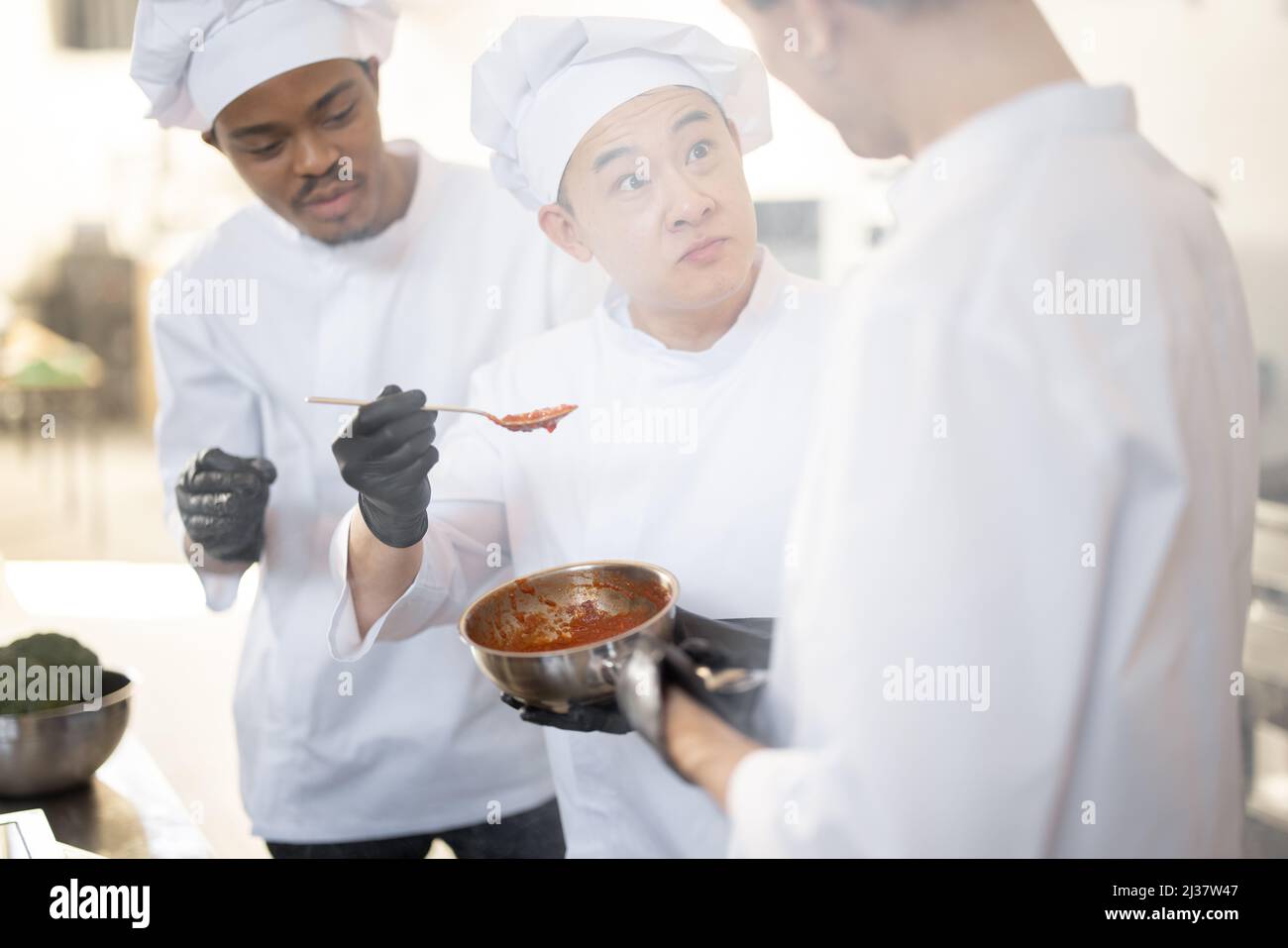 Three cooks in a restaurant hi-res stock photography and images - Alamy