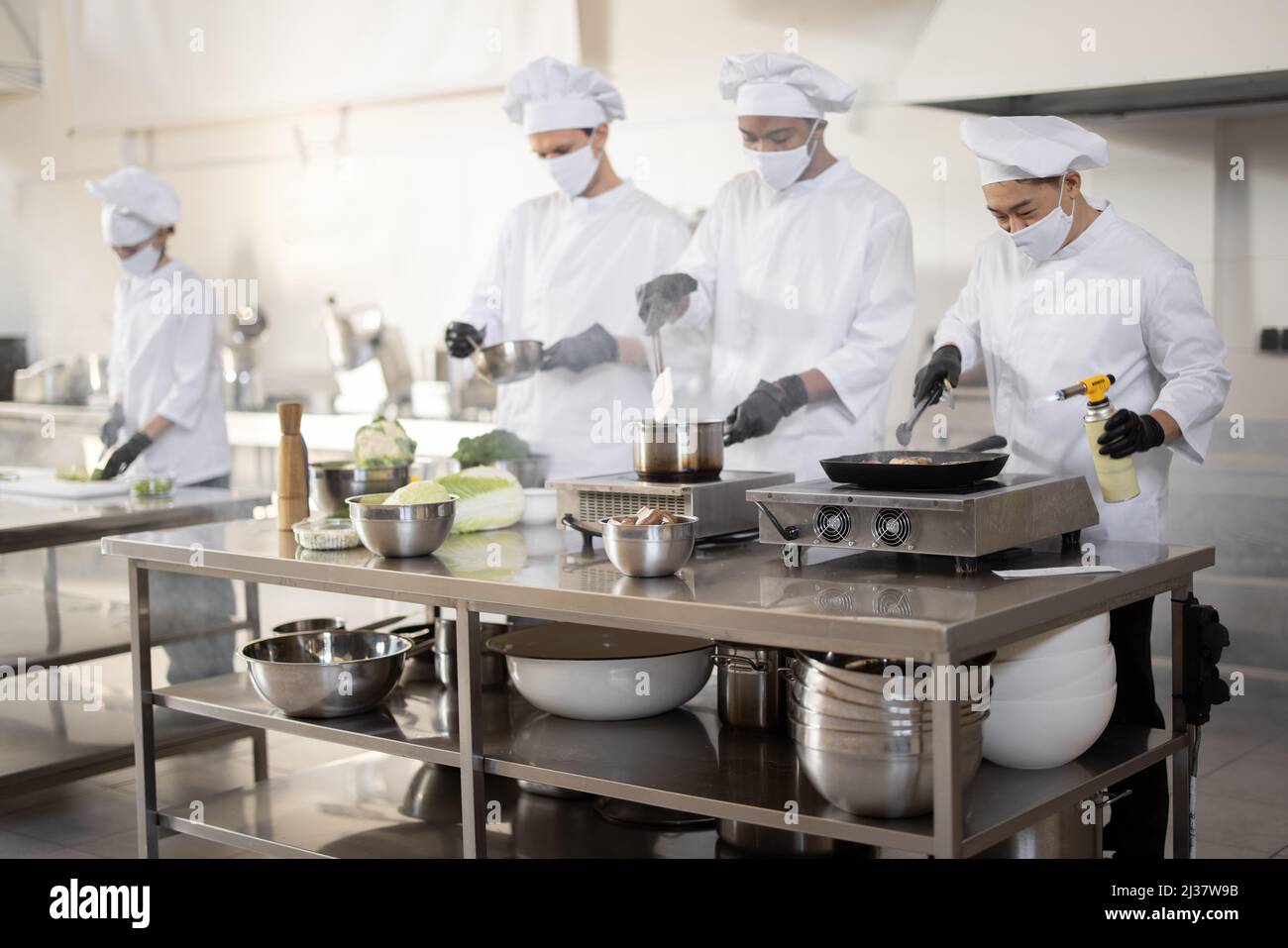 Team meals hi-res stock photography and images - Alamy