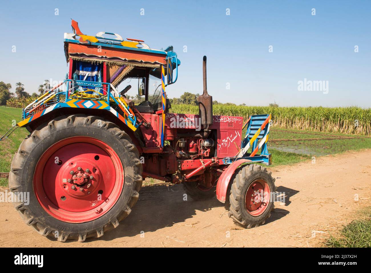 Loaded tractor hi-res stock photography and images - Alamy