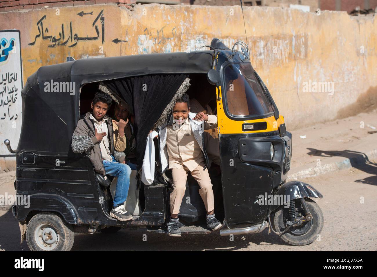 Autorickshaw auto rickshaw tuk tuk hi-res stock photography and images ...