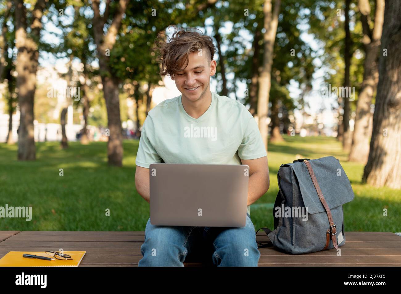 College students attending class hi-res stock photography and images ...