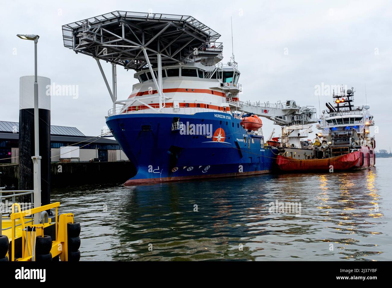 Offshore mooring hi-res stock photography and images - Alamy
