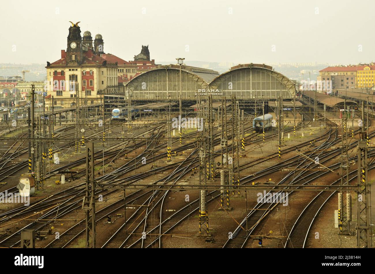 Praha hlavní nádraží - main railway station and transportation network ...