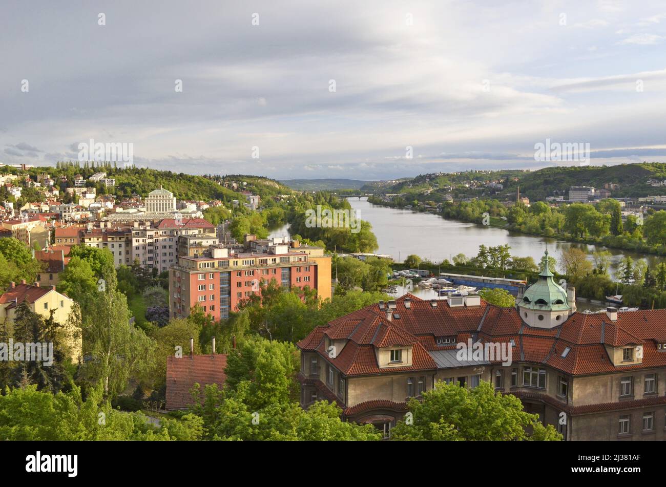 Residential riverside houses hi-res stock photography and images - Alamy
