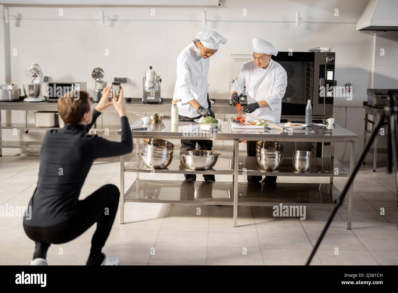 Social media food influencer hi-res stock photography and images - Alamy