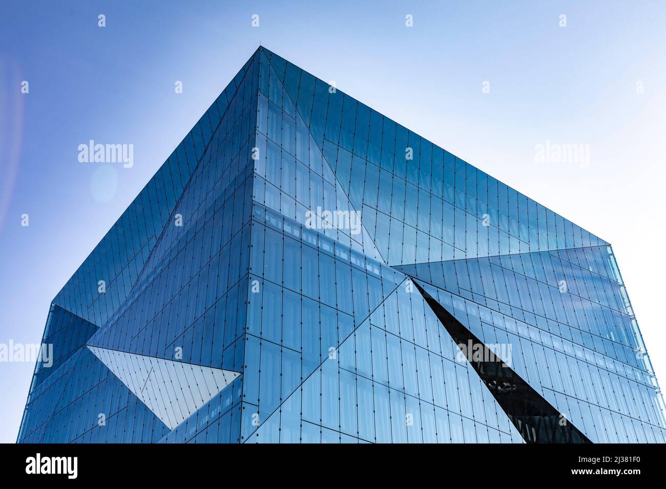 Office building cube hi-res stock photography and images - Alamy