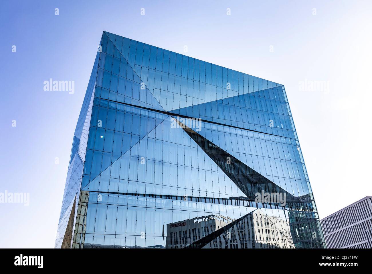 Office building cube hi-res stock photography and images - Alamy