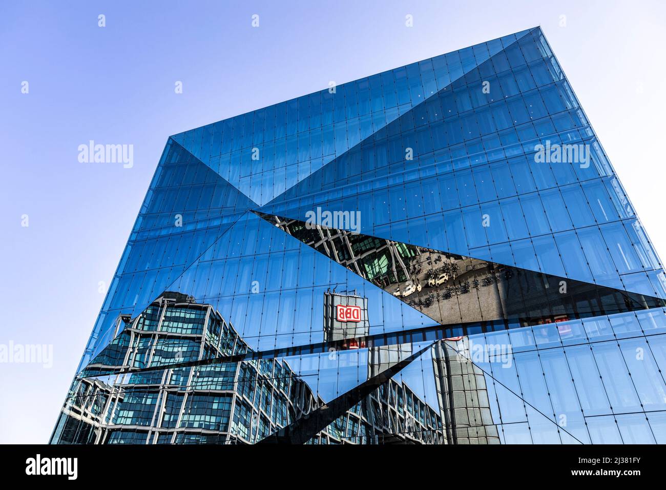 Cube hauptbahnhof hi-res stock photography and images - Alamy