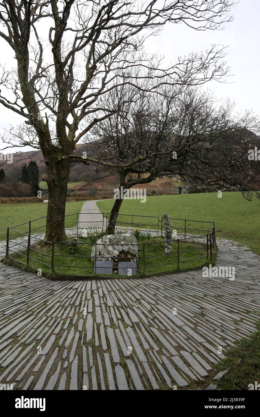 Sculpture statue of faithful dog hound gelert hi-res stock photography ...