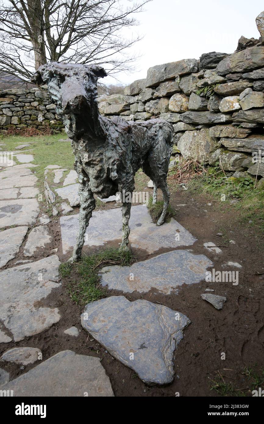 Sculpture statue of faithful dog hound gelert hi-res stock photography ...