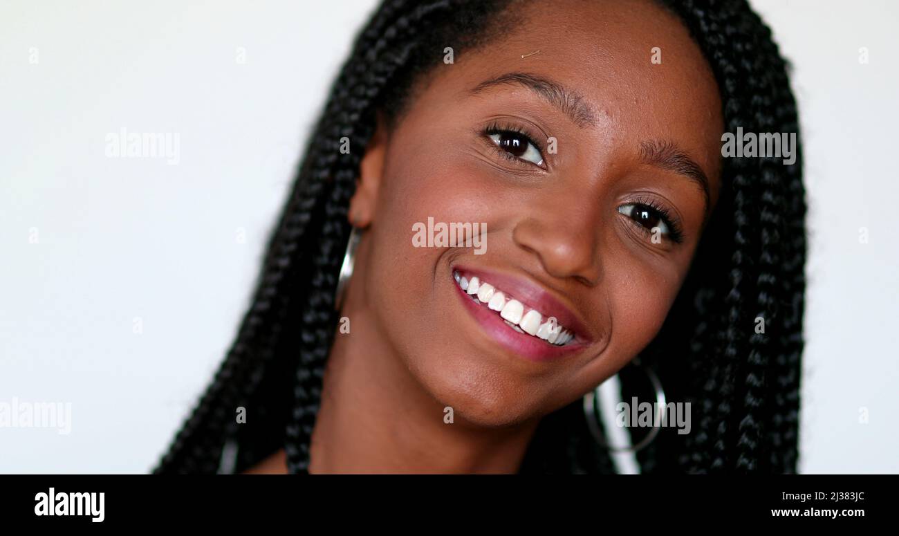 Pretty black African girl posing to camera. Teenager young woman portrait Stock Photo - Alamy