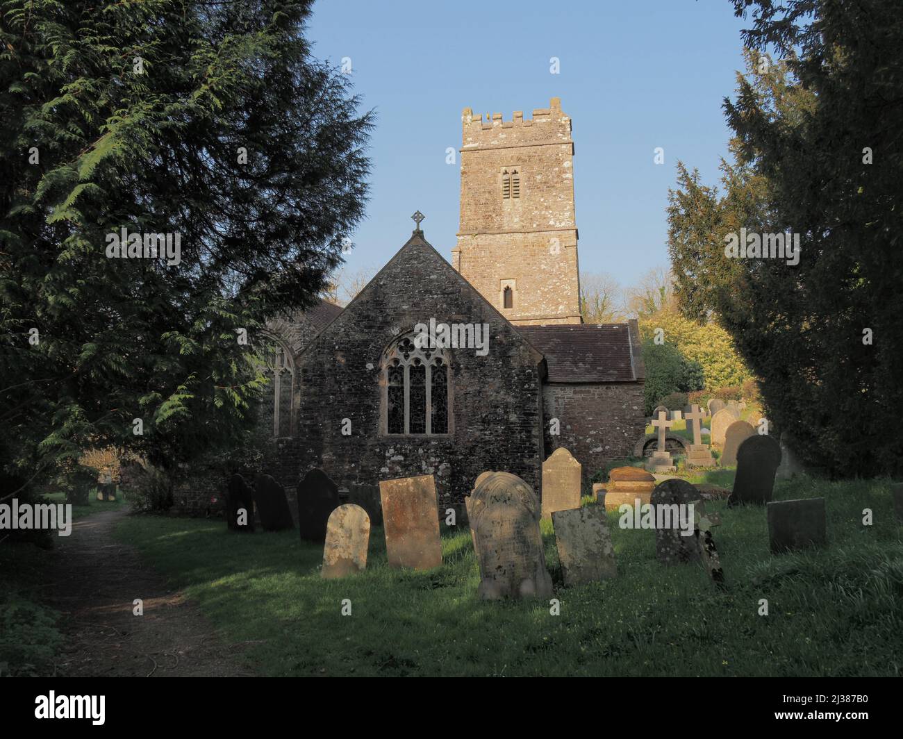 LITTLEHAM VILLAGE, DEVON, ENGLAND- MARCH 26 2022: View of the village ...