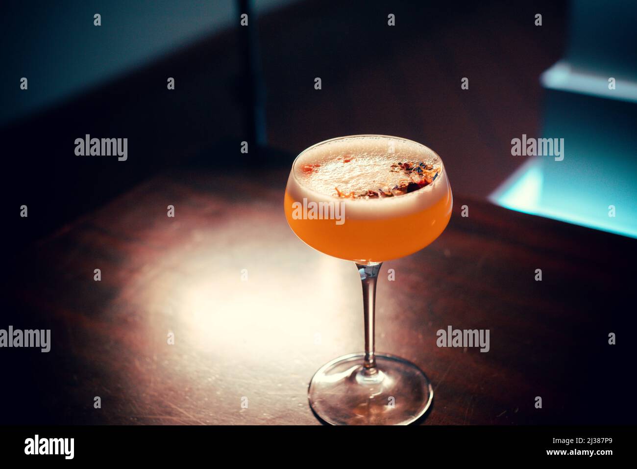 Gin cocktail black and white hi-res stock photography and images - Alamy