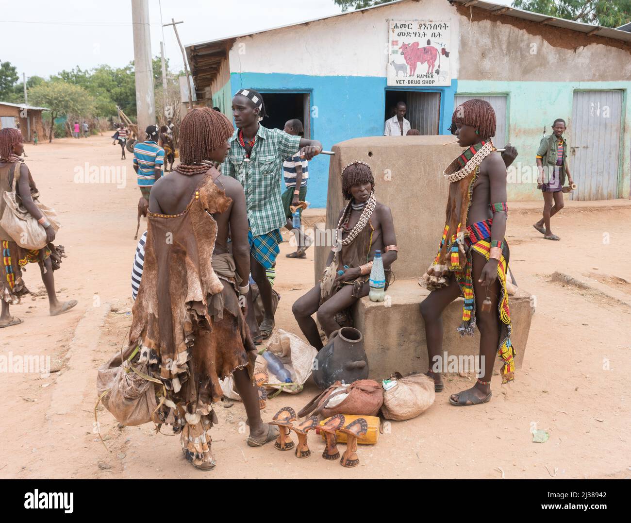 The weekly Hamar market in Turmi in the Omo Valley, Ethiopia Stock ...