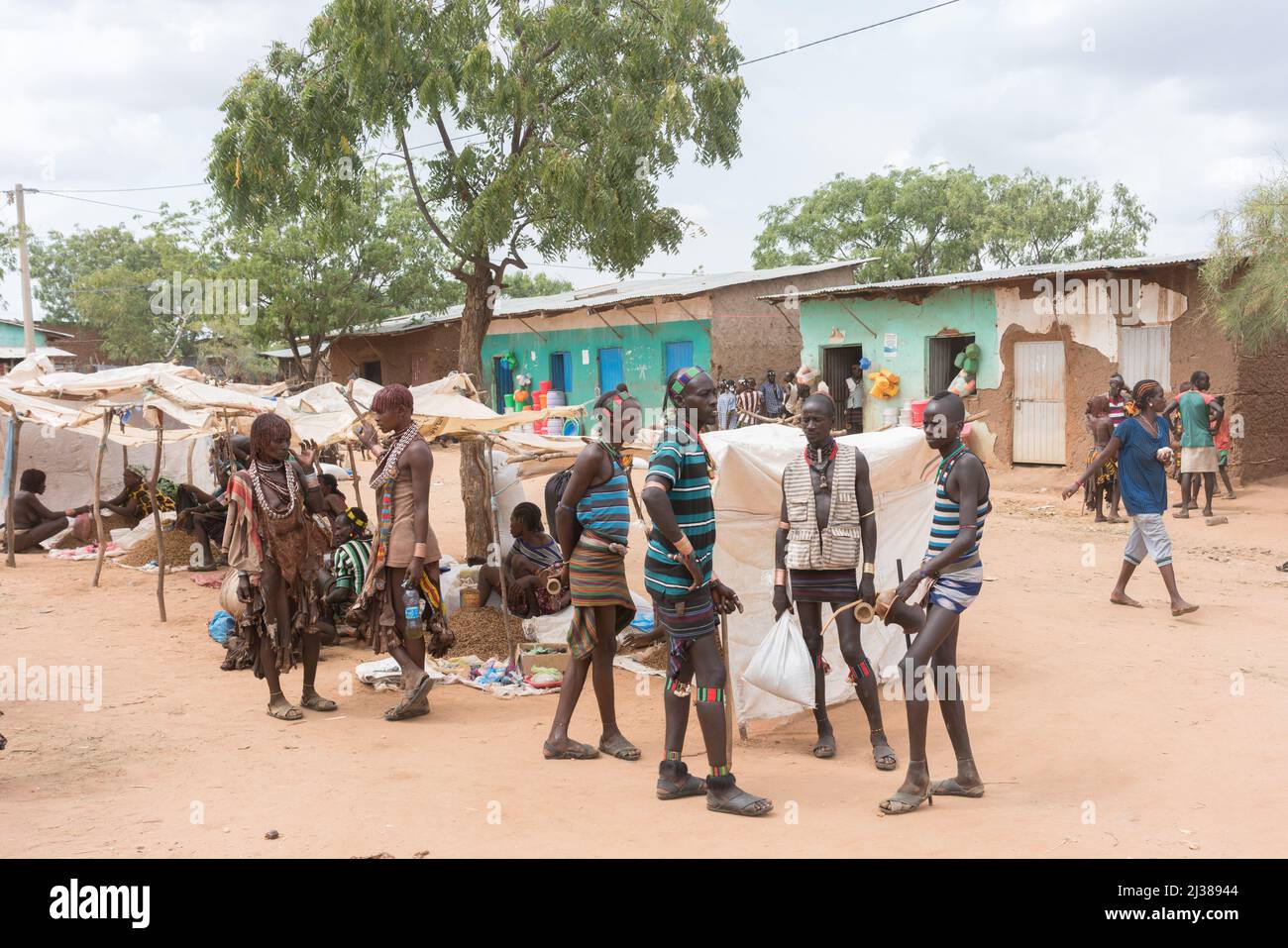 The weekly Hamar market in Turmi in the Omo Valley, Ethiopia Stock ...