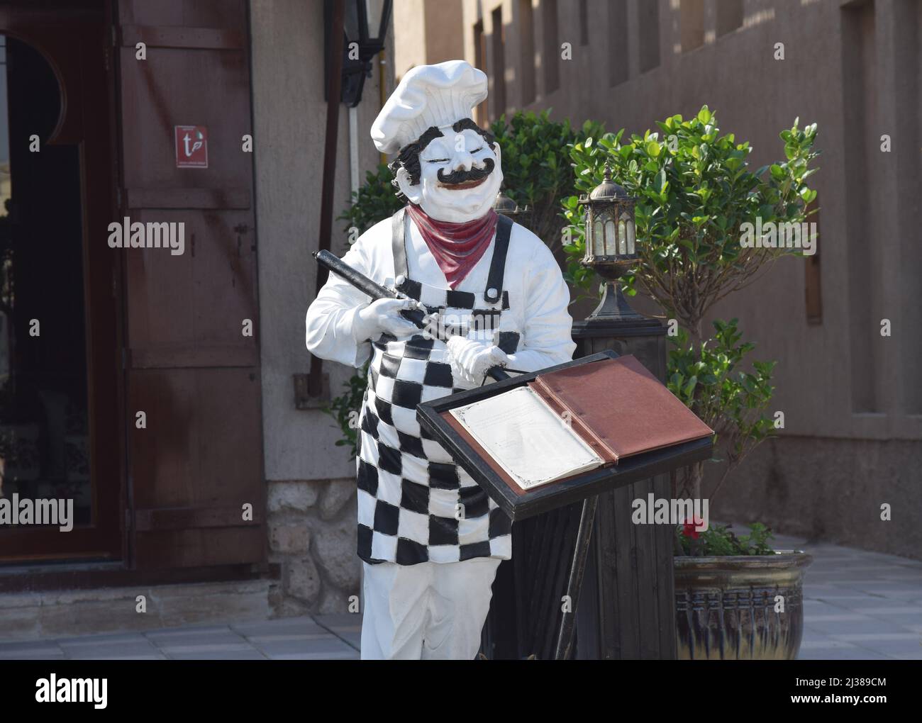 Chef statue hi-res stock photography and images - Alamy