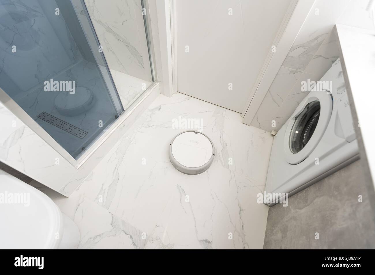 Bathroom cleaning robot hi-res stock photography and images - Alamy