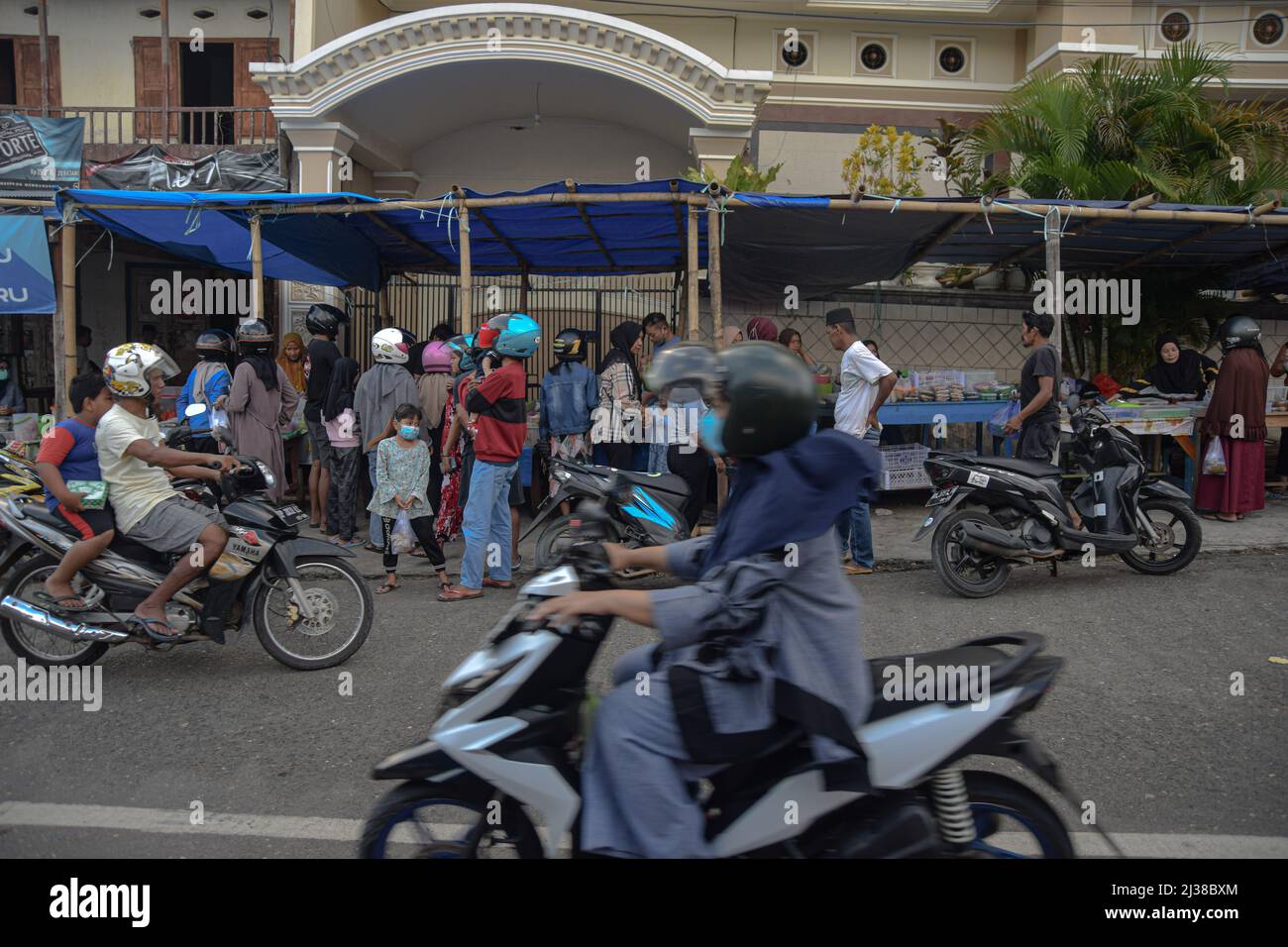 Soppeng, South Sulawesi, Indonesia. 6th Apr, 2022. Muslims in Indonesia ...