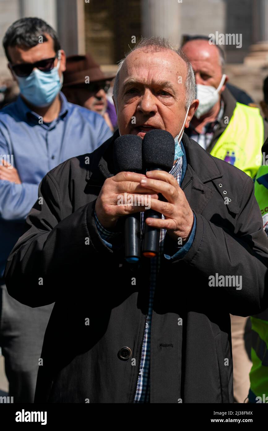 Retirement demonstration in front of Spanish Parliament. Iñaki Ruiz de ...