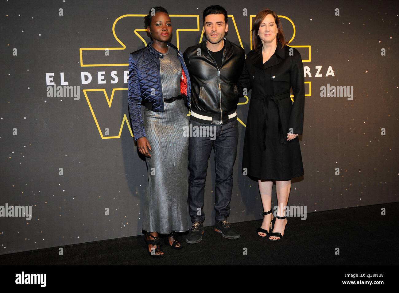 Lupita Nyong'o, Oscar Isaac, Kathleen Kennedy arrives at black carpet ...