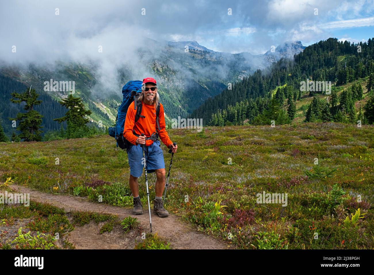 WA21304-00...WASHINGTON - Hiker on the Pacific Crest Trail at the ...