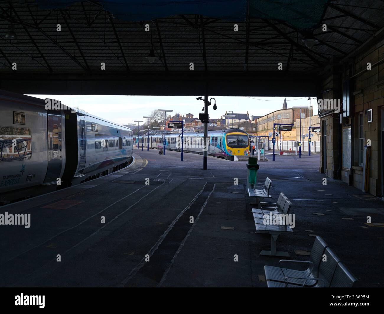 Scarborough platforms viewed from under the canopy Stock Photo - Alamy