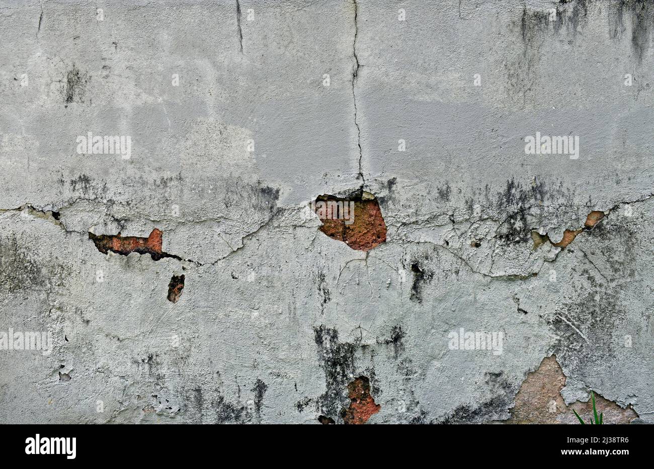 Damaged white wall texture background Stock Photo - Alamy