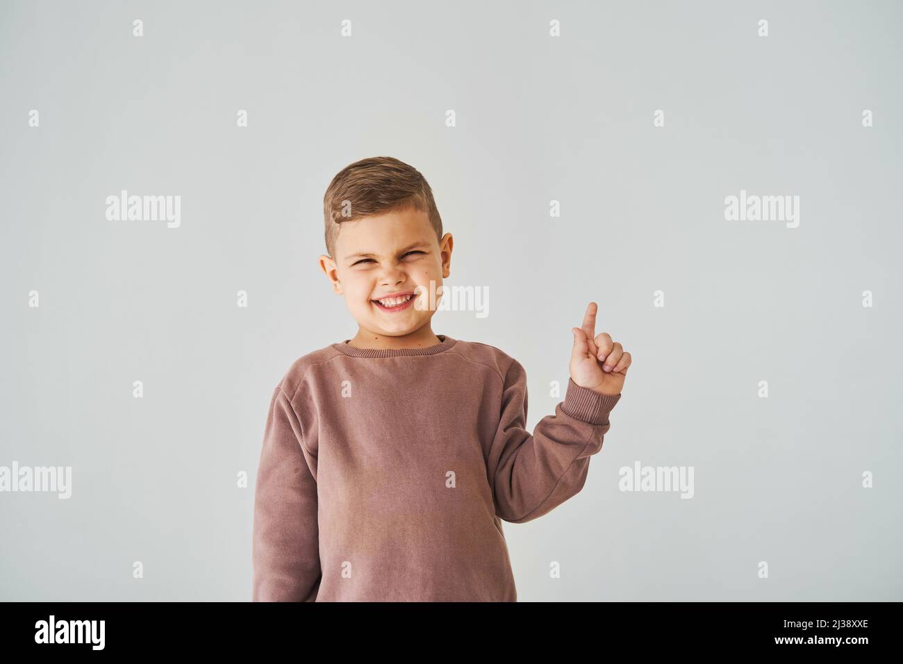 Handsome boy pointing side hi-res stock photography and images - Alamy