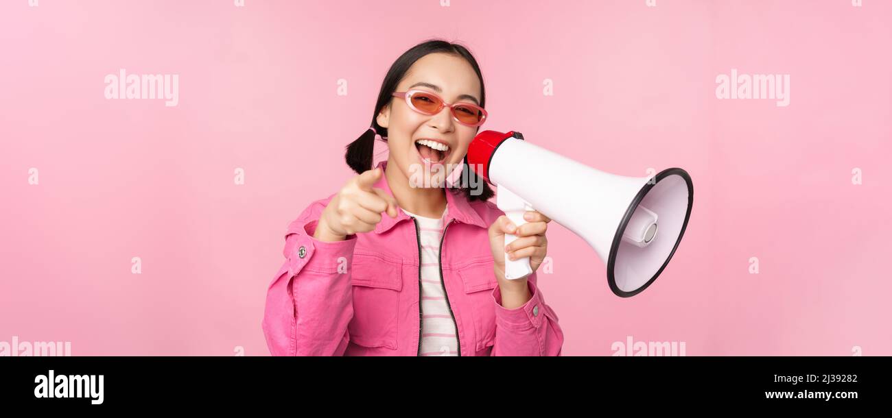 Attention, announcement concept. Enthusiastic asian girl shouting in ...