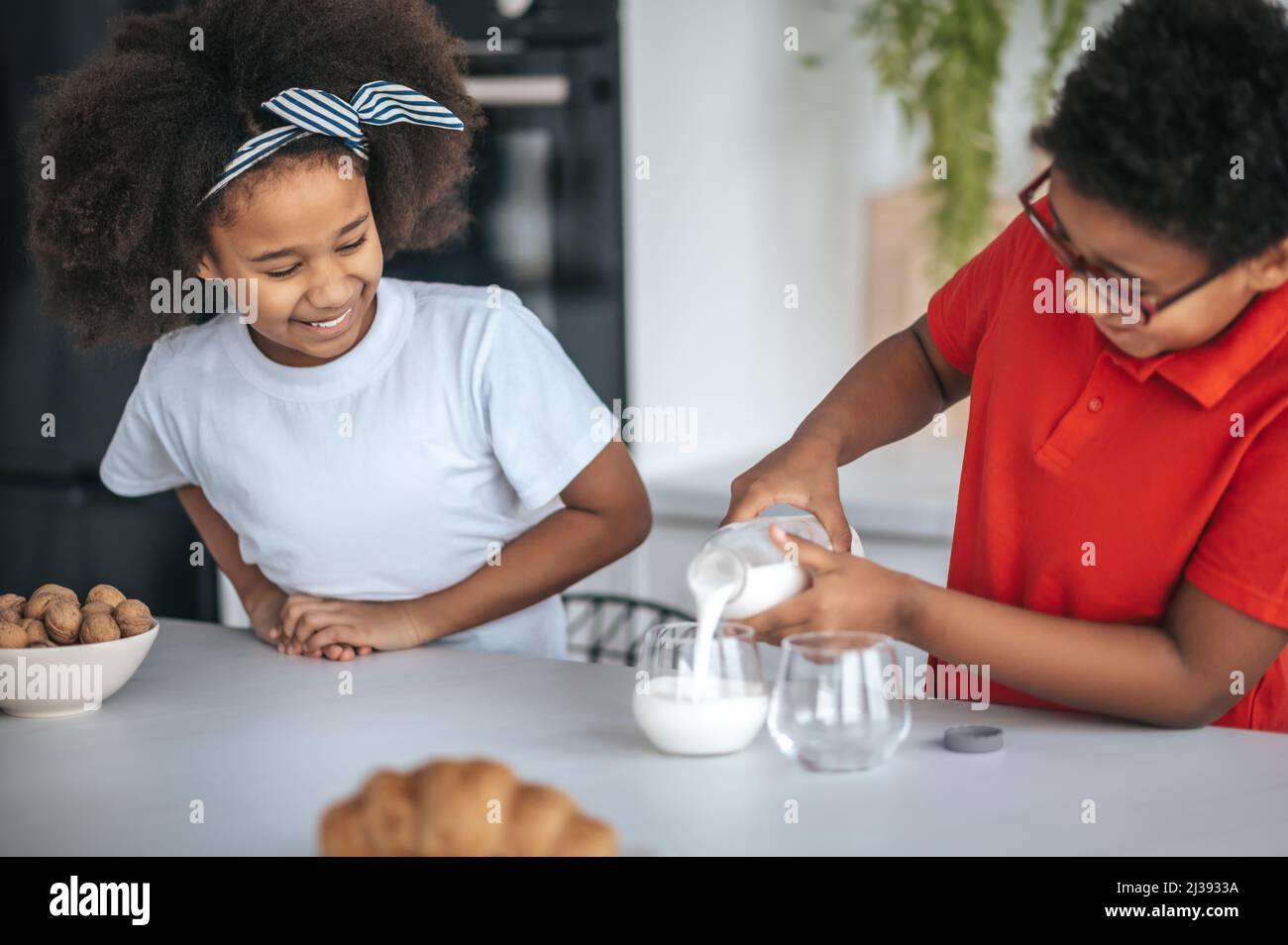 African american kids eating breakfast hi-res stock photography and ...