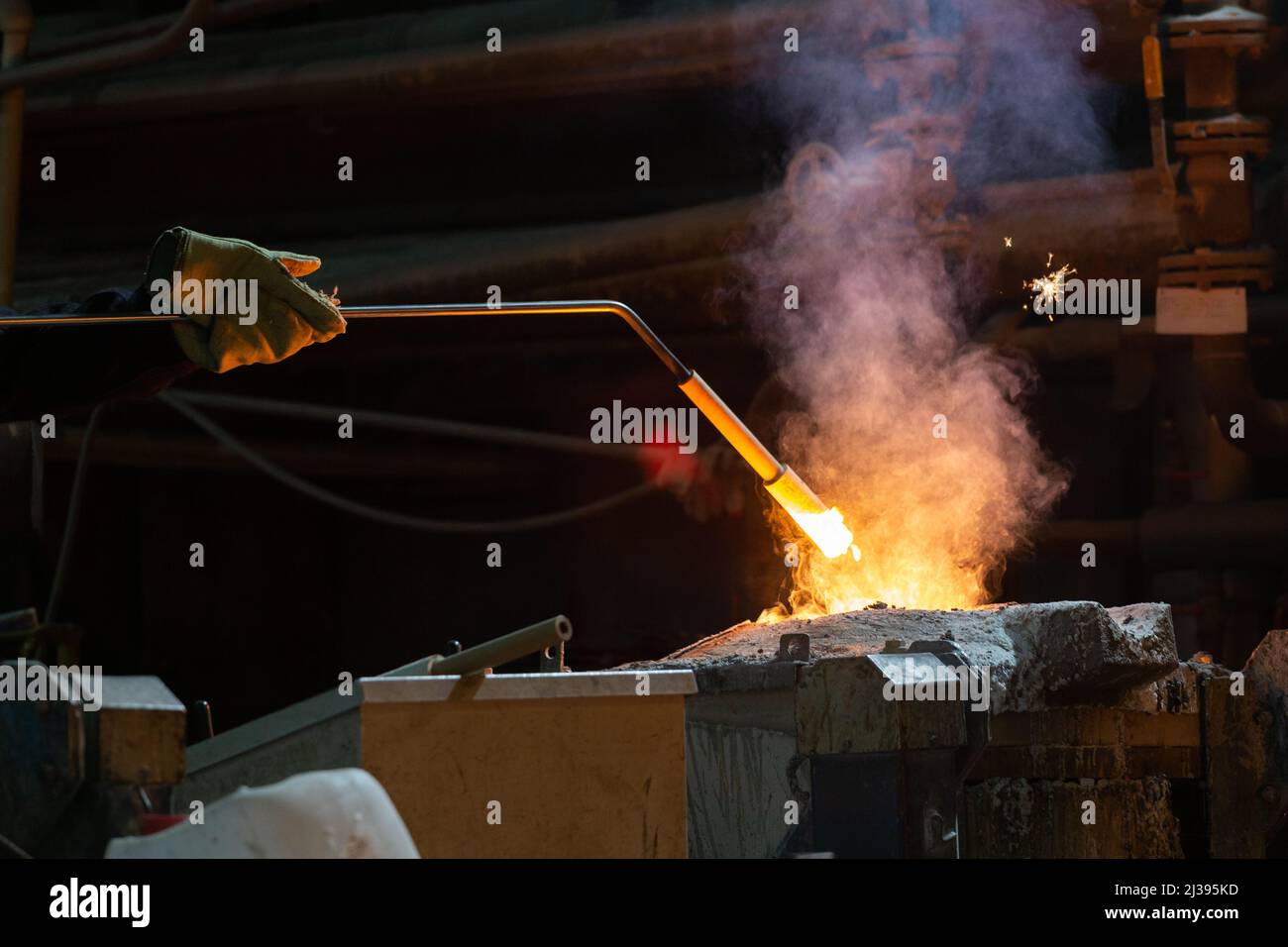 Thermocouple and liquid thermometer hi-res stock photography and images ...