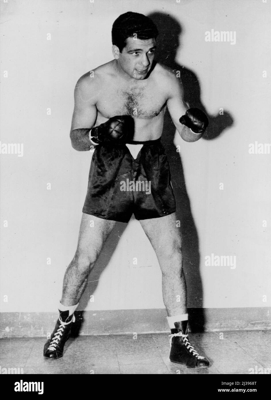 Top Lightweight Contender - Italian boxer Duilio Loi of Milan has been ...