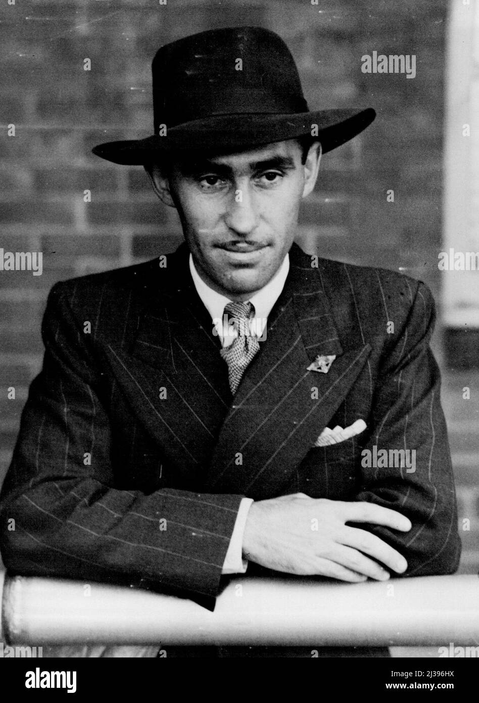 Sydney's youngest trainer, Frank Lewis, who survived an RAAF plane ...