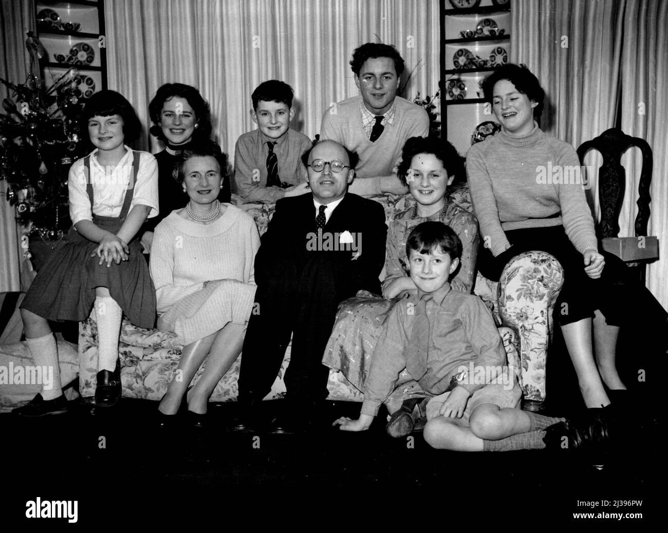 Peer Has Big Family -- Home for the holidays at their home at Hurst ...