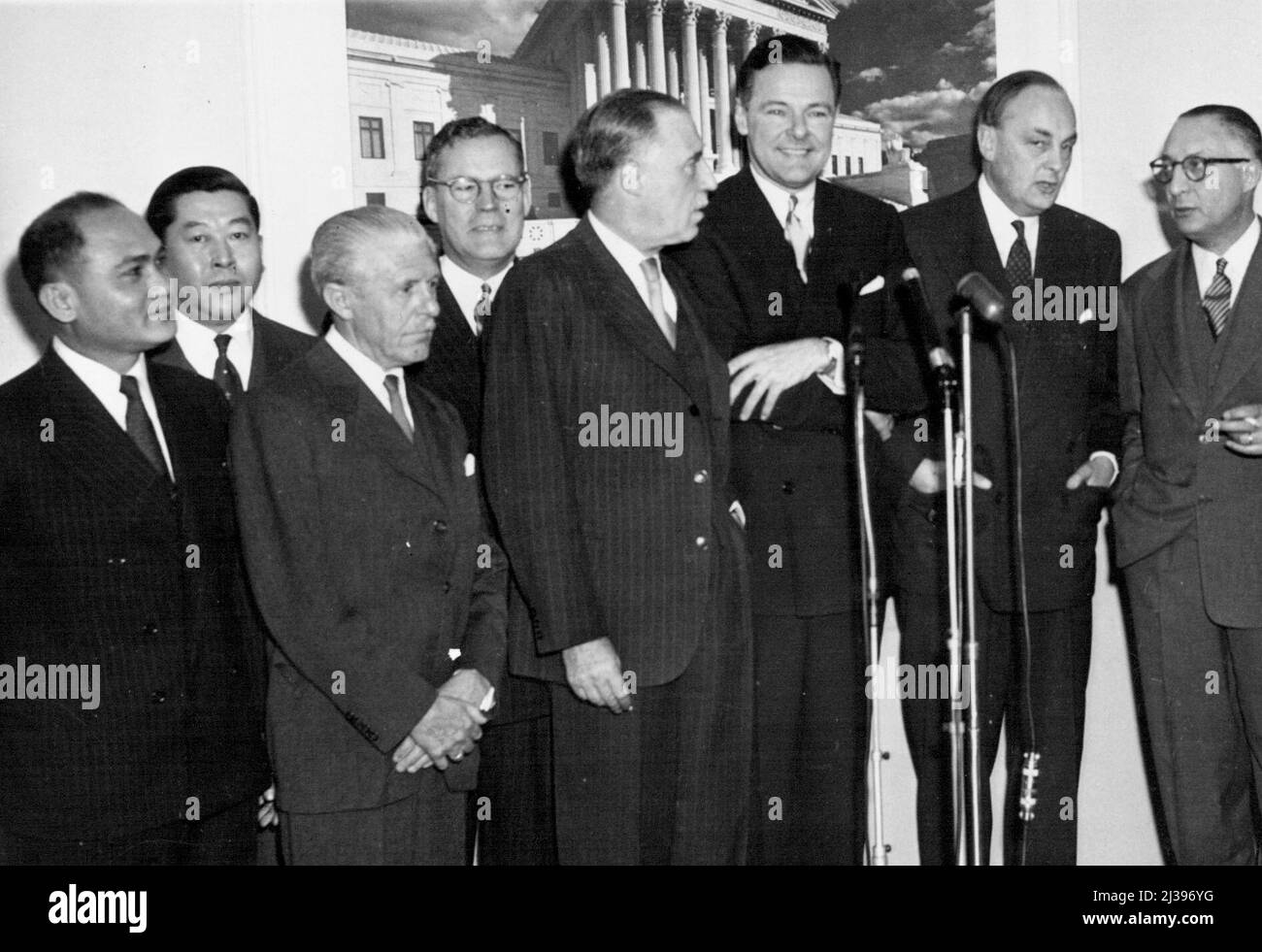 Chief U.S. delegate Henry Cabot Lodge, Jr., (arms crossed) meets in New ...