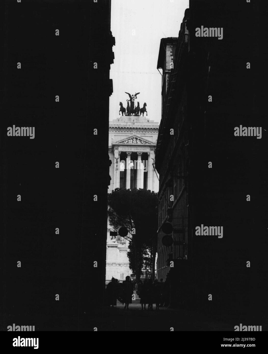 Eternal Shadows (Third Of Eight) -- The Victor Emanual War Memorial ...