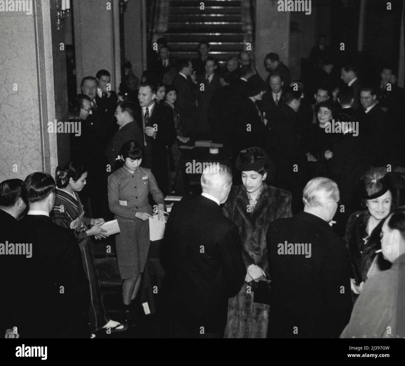 Theatre lobby crowd hi-res stock photography and images - Alamy