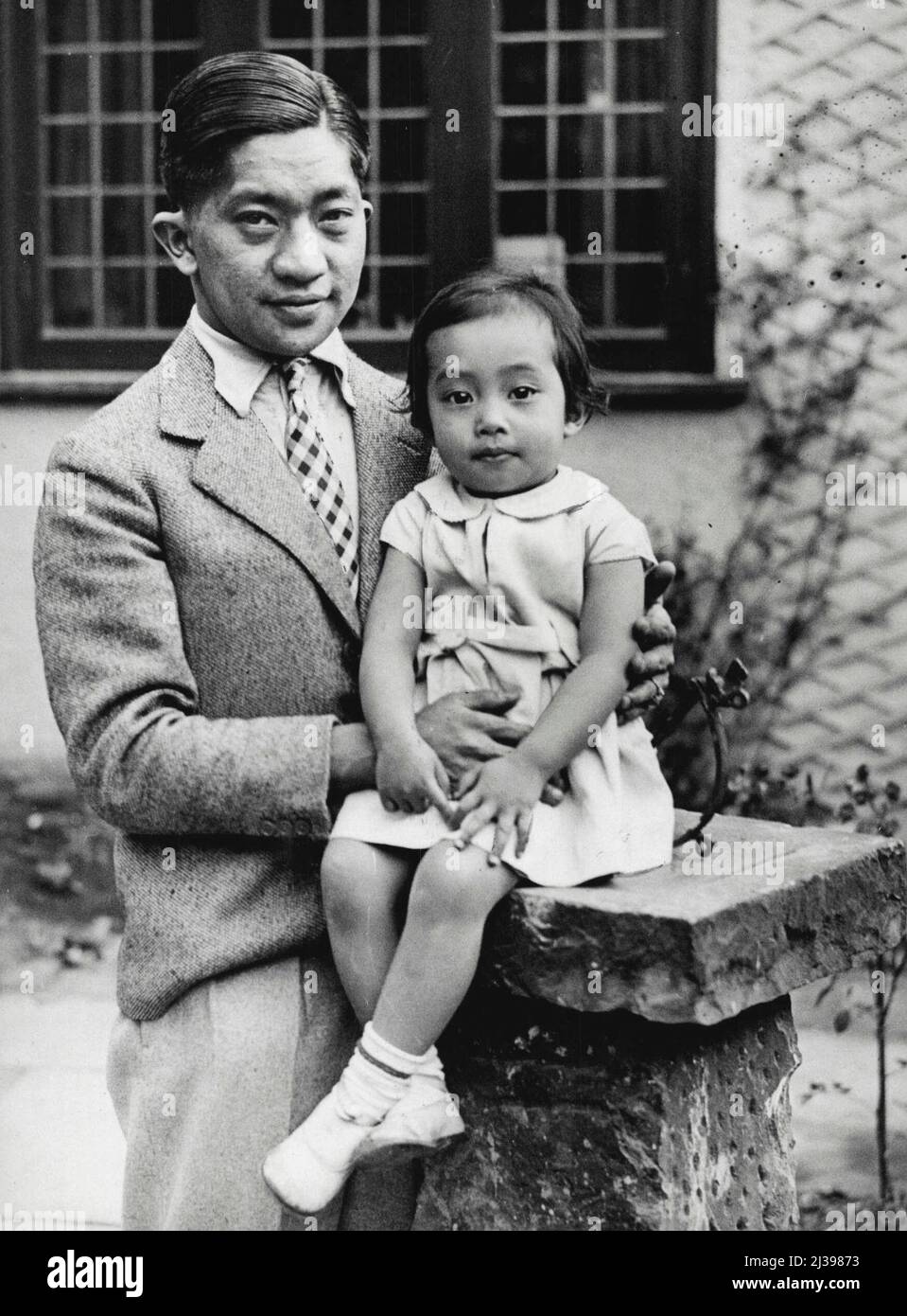 Vintage photo of white people in bar hi-res stock photography and ...