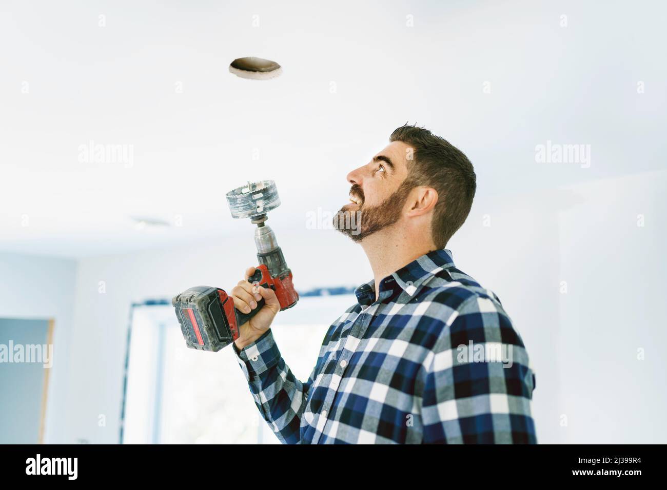 Portrait of an electrician happy worker at work install light Stock ...