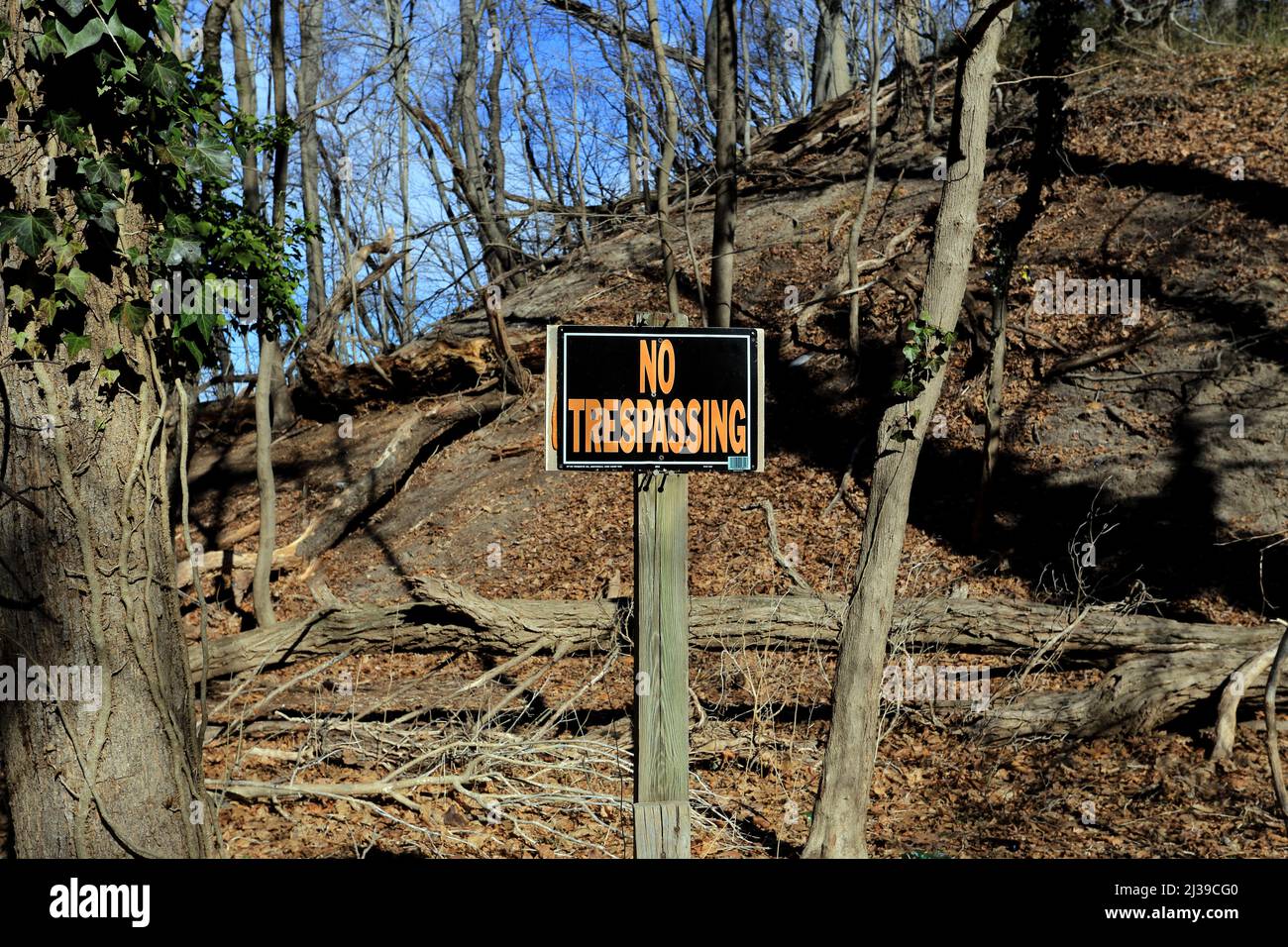 No trespassing sign Long Island New York Stock Photo - Alamy